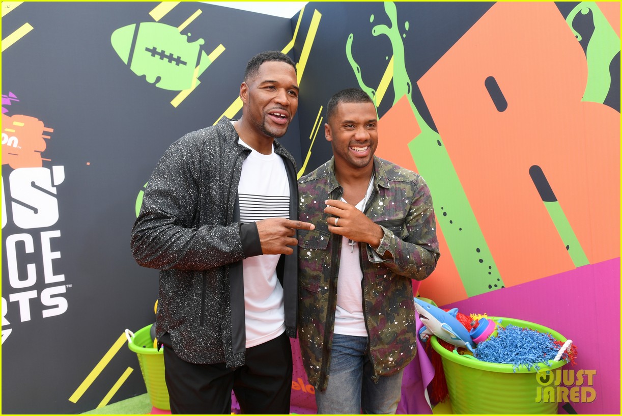 Russell Wilson Takes Step-Son Future Jr. to Nickelodeon Kids' Choice ...