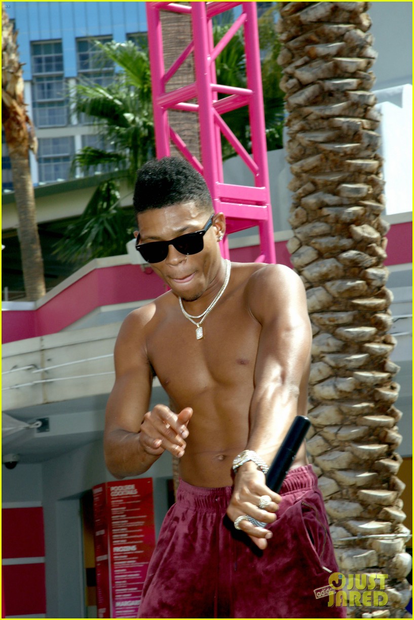 Bryshere Gray Shows Off Ripped Body at Flamingo Pool Party: Photo ...