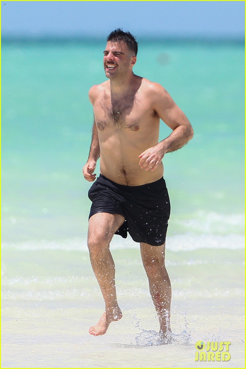 Zachary Quinto & Miles McMillan Go Shirtless During Mexican Beach Vacay ...