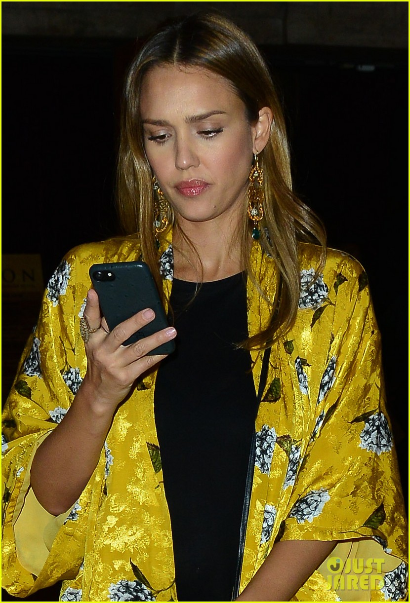 Pregnant Jessica Alba Husband Cash Warren Step Out For Date Night At Hamilton Event Photo pregnant-jessica-alba-husband-cash-warren-step-out-for-date-night-at-hamilton-event-photo