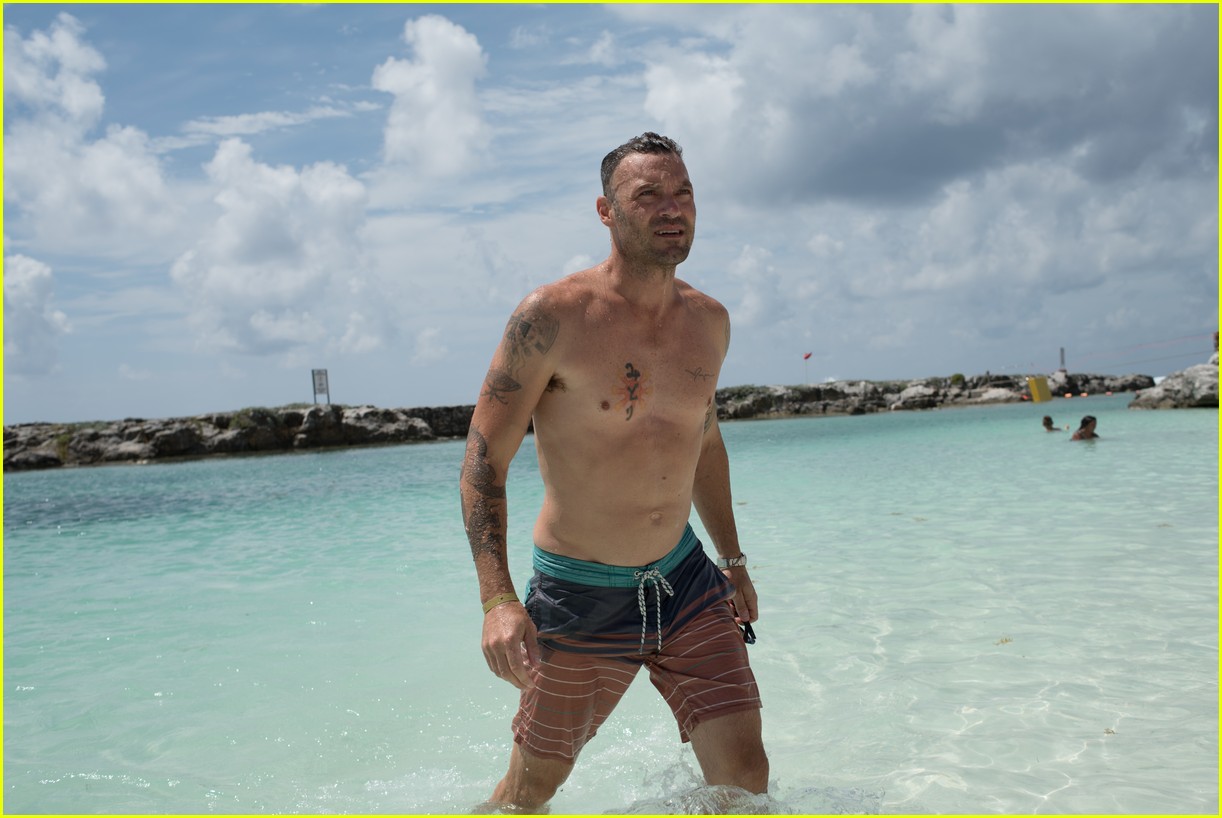 Brian Austin Green Goes Shirtless in Mexico, Enjoys Vacation with Son ...