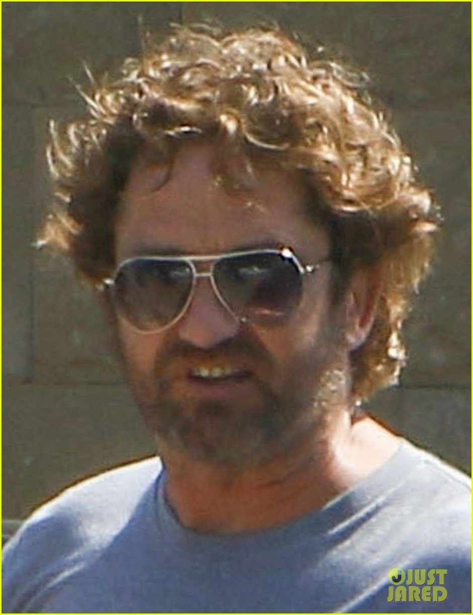 Gerard Butler Wraps Up His Weekend in Malibu: Photo 3938837 | Gerard ...