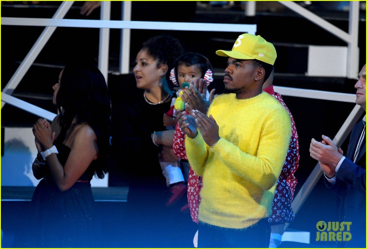 Ellen DeGeneres & Chance the Rapper Hug It Out at MTV VMAs 2017!: Photo ...