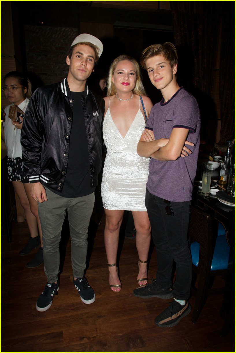 Drake Steps Out for Social Star Justin Roberts' Birthday (Video): Photo ...