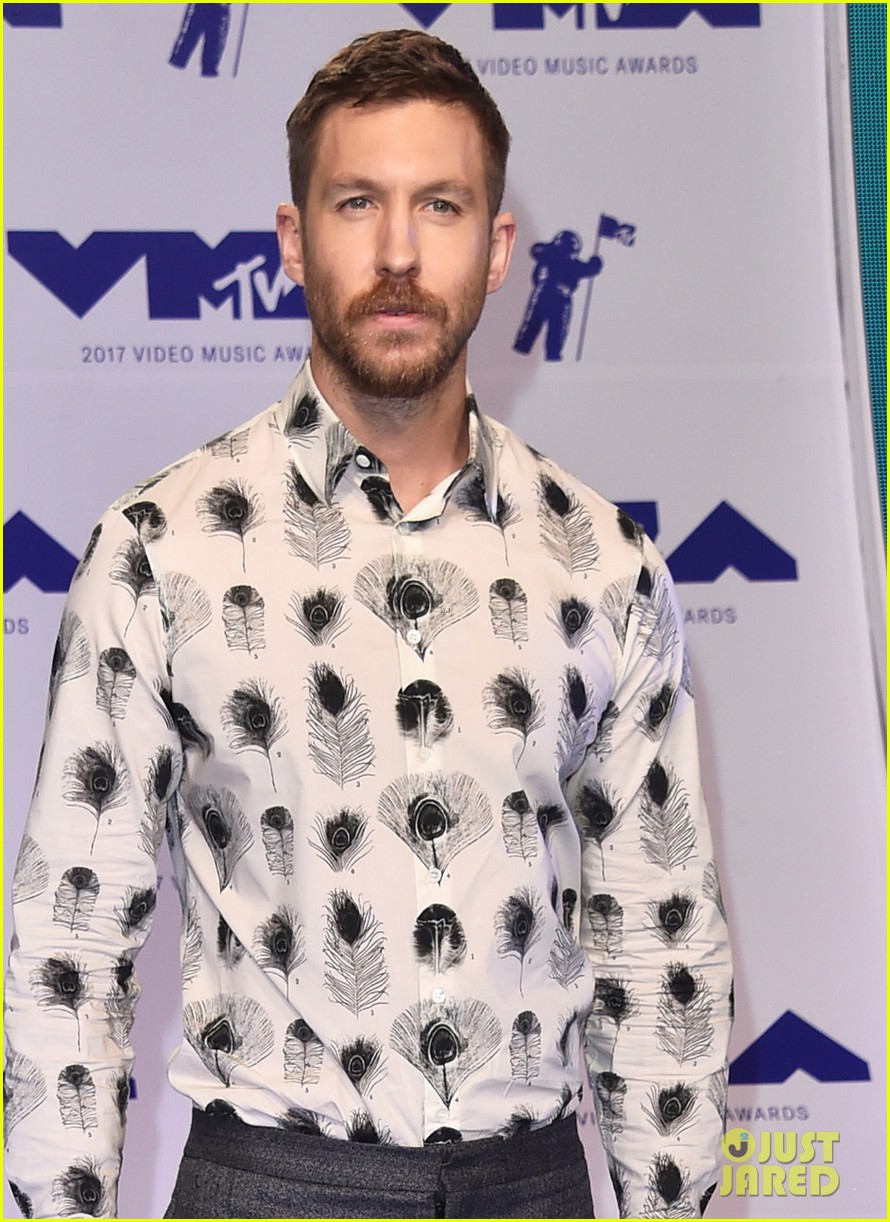 Calvin Harris Shows Off His Growing Beard at MTV VMAs 2017: Photo ...
