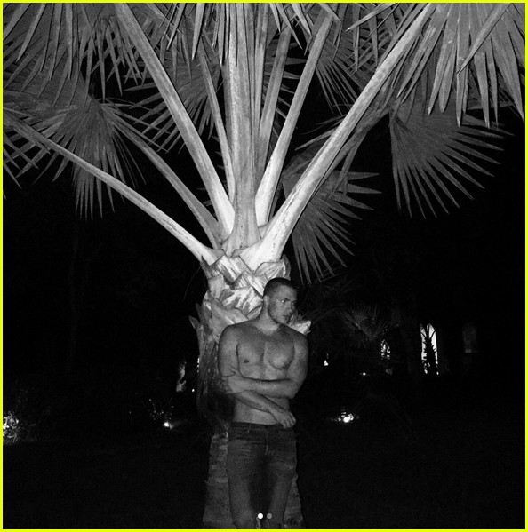 Colton Haynes Bares His 'Full Moon' in His Birthday Suit: Photo 3945580 ...