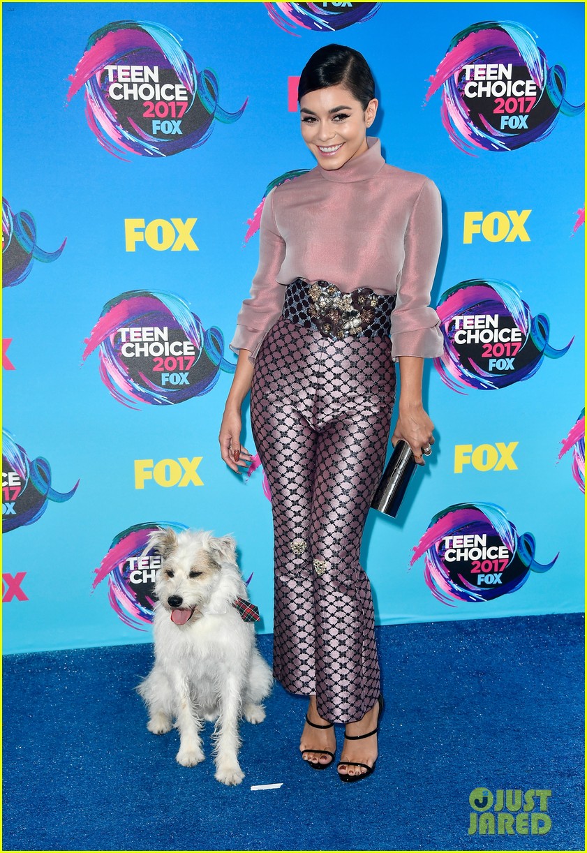 Vanessa Hudgens Wears the Pants at Teen Choice Awards 2017: Photo ...