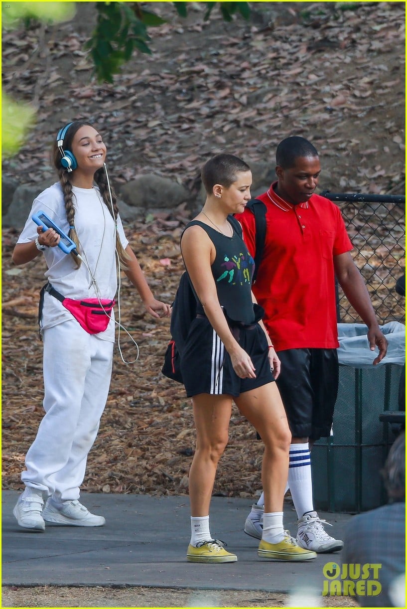 Kate Hudson Displays Shaved Head on Set, Wears Eclipse Glasses!: Photo ...