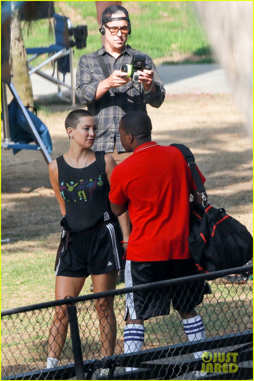 Kate Hudson Displays Shaved Head on Set, Wears Eclipse Glasses!: Photo ...