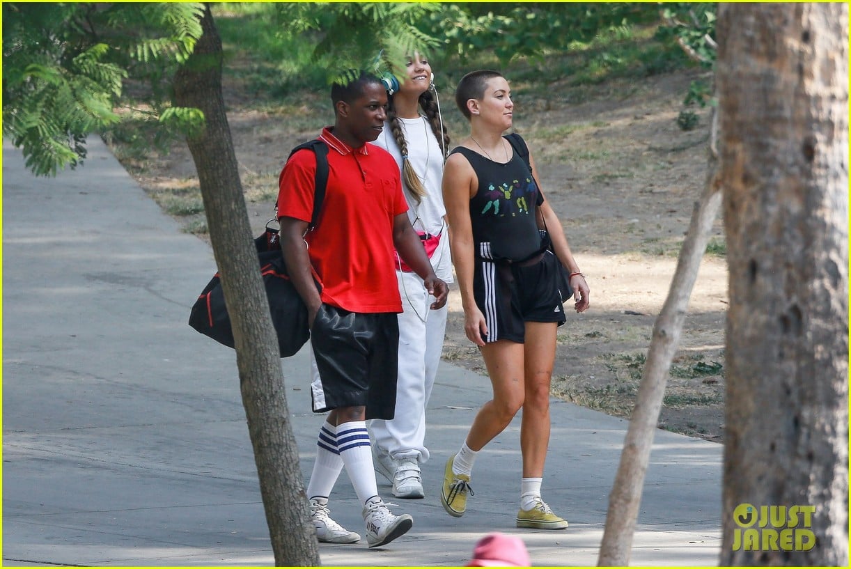 Kate Hudson Displays Shaved Head on Set, Wears Eclipse Glasses!: Photo ...