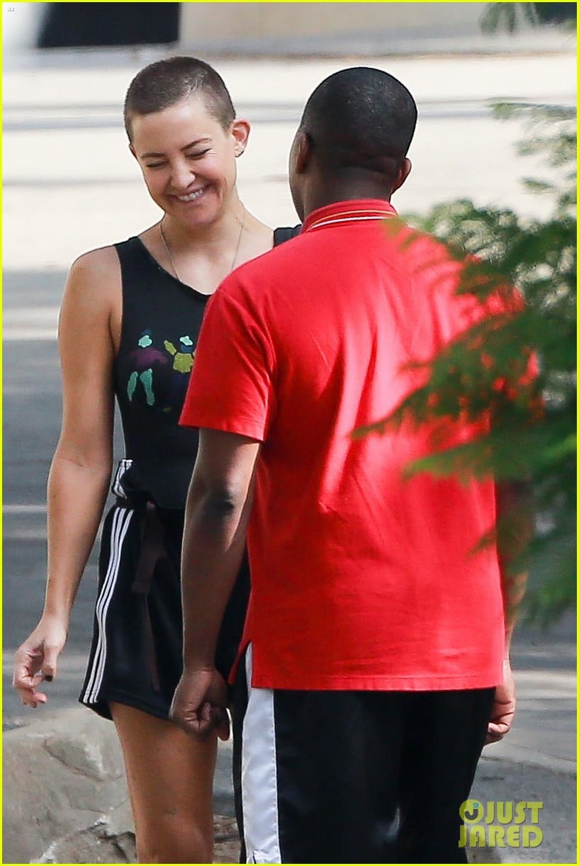 Kate Hudson Displays Shaved Head on Set, Wears Eclipse Glasses!: Photo ...