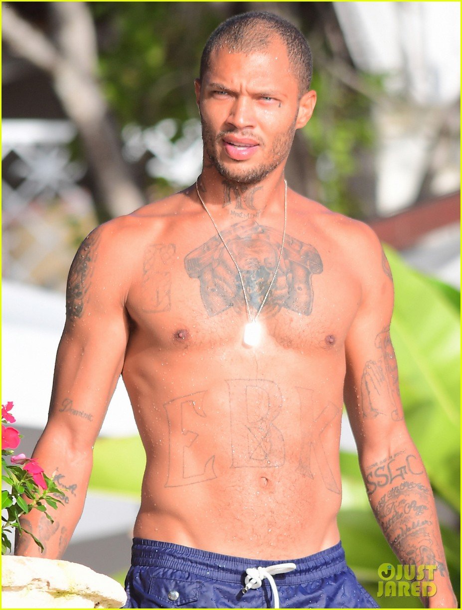 'Hot Felon' Jeremy Meeks & Chloe Green Hit the Beach in Barbados: Photo ...