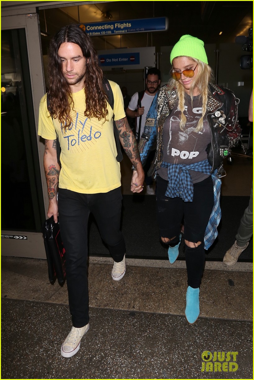 Kesha Arrives at LAX With Boyfriend Brad Ashenfelter After #1 'Rainbow ...