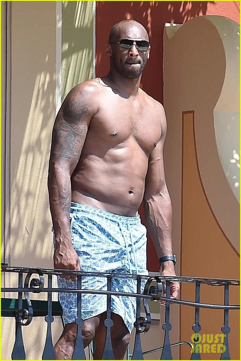 Kobe Bryant Hangs Shirtless By the Pool During Family Vacation in Italy ...