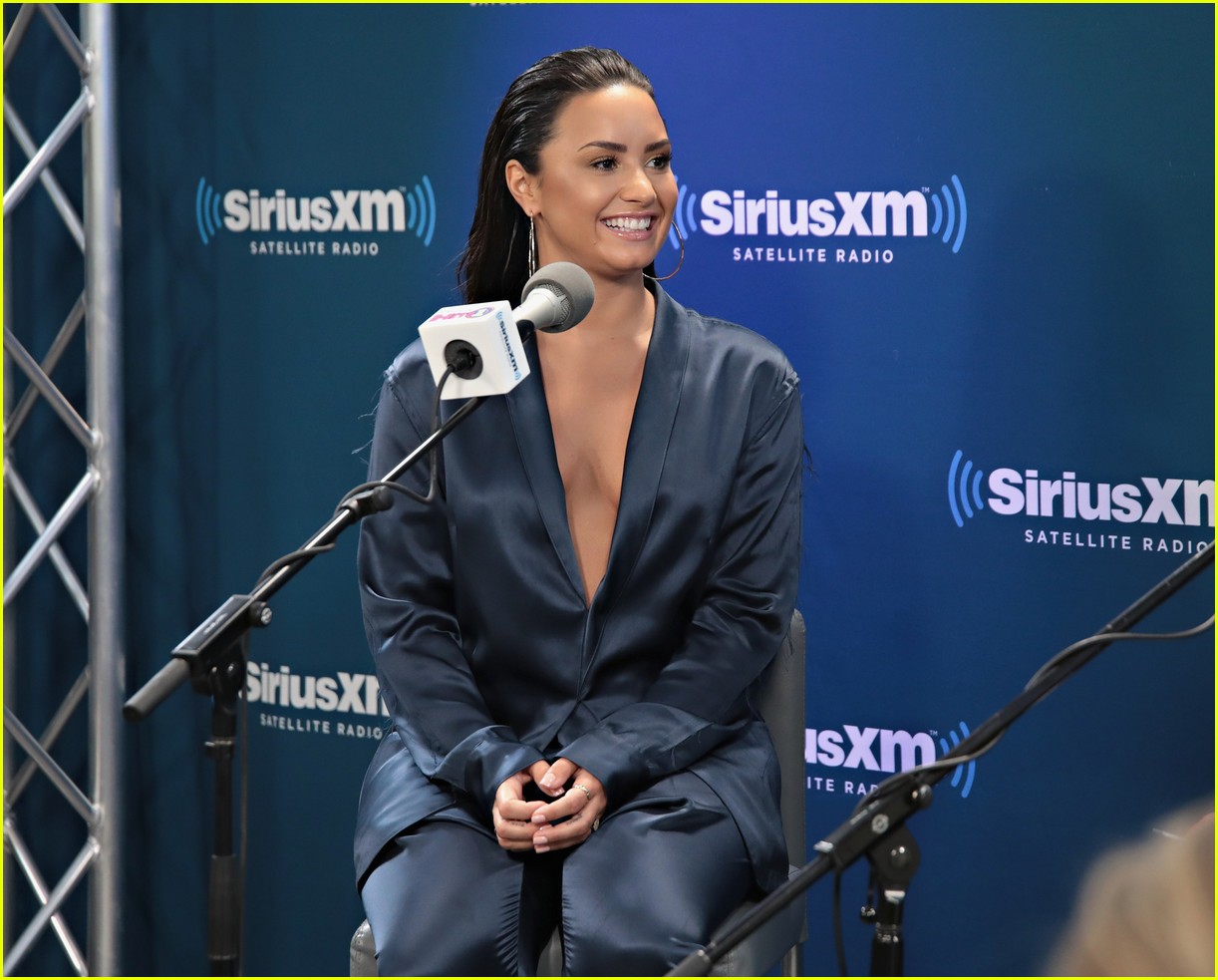 Demi Lovato Opens Up About Being Single & Navigating Adult Life (Video ...