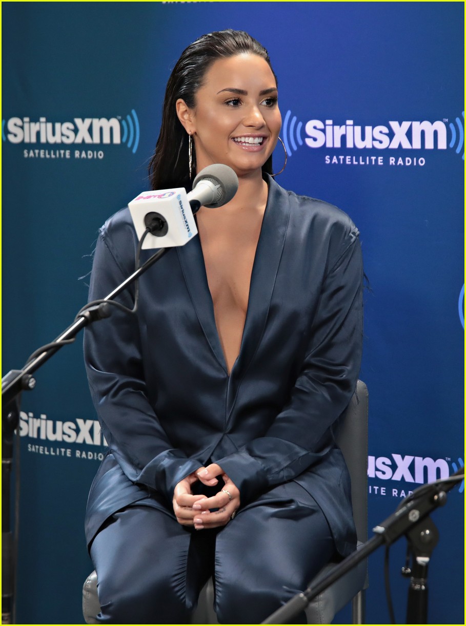 Demi Lovato Opens Up About Being Single & Navigating Adult Life (Video ...
