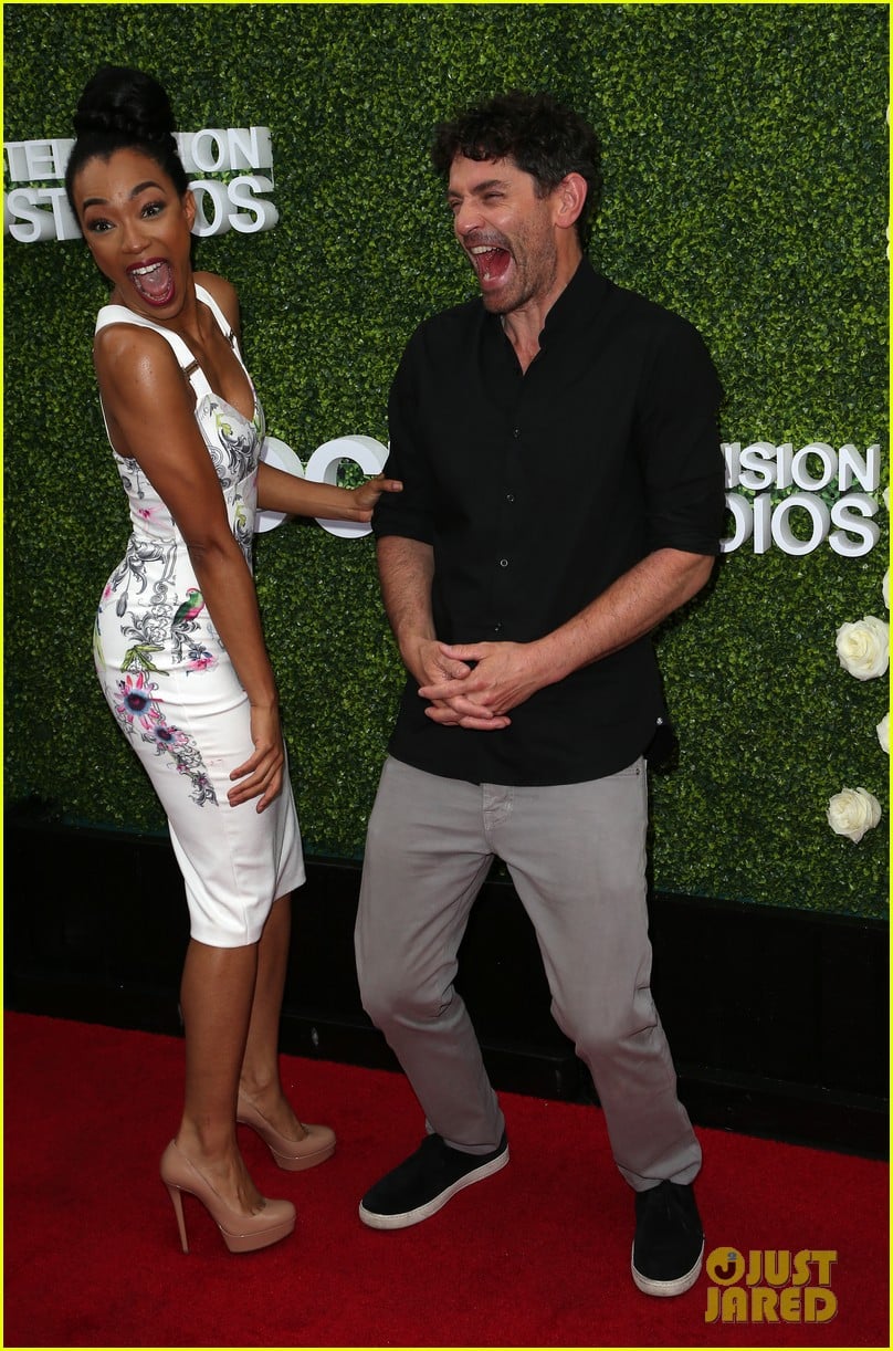 Photo: rob lowe son matthew join young sheldon cast at cbs summer tca ...