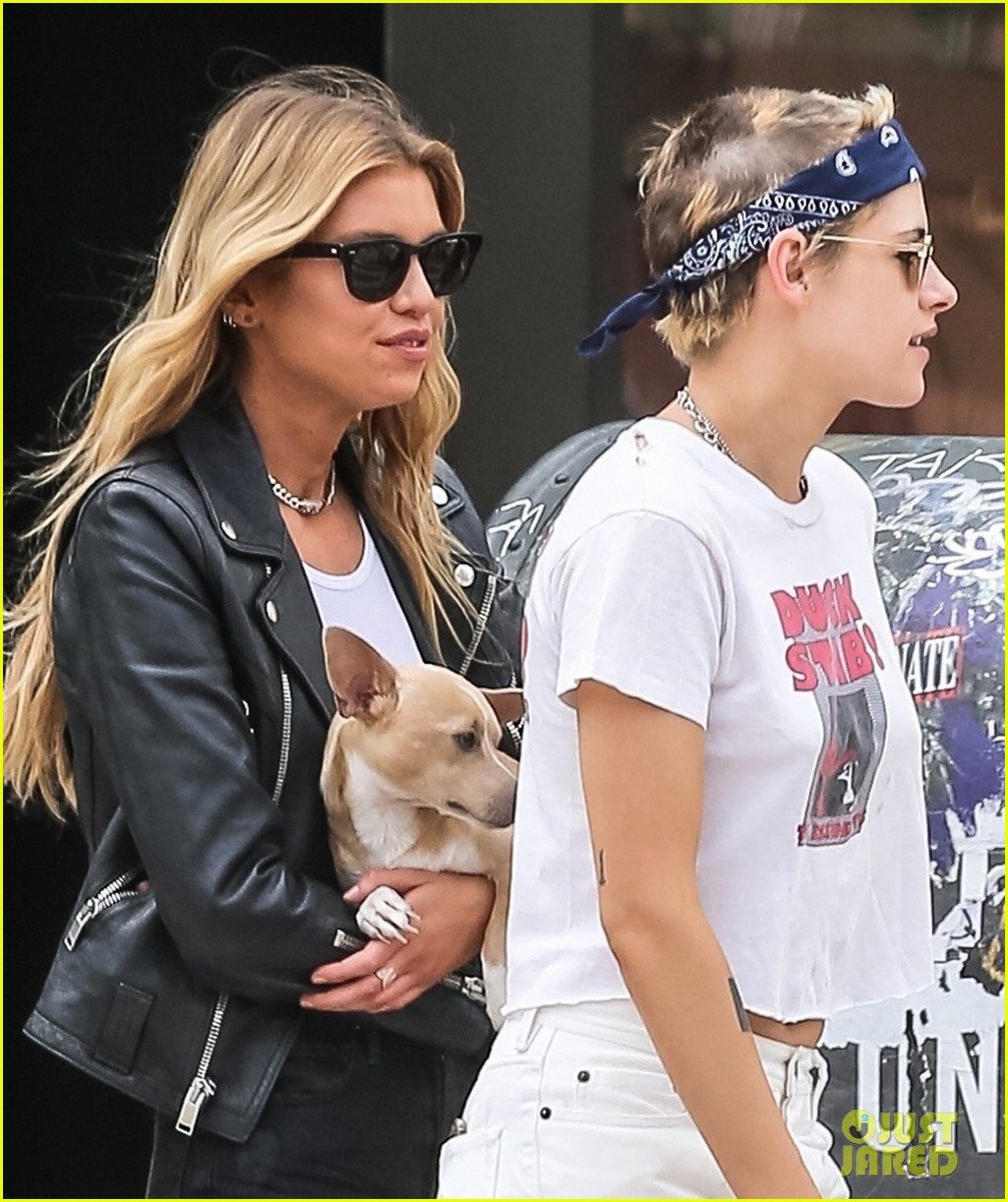 Stella Maxwell Gets Her Angel Wings, Meets Up with Girlfriend Kristen ...