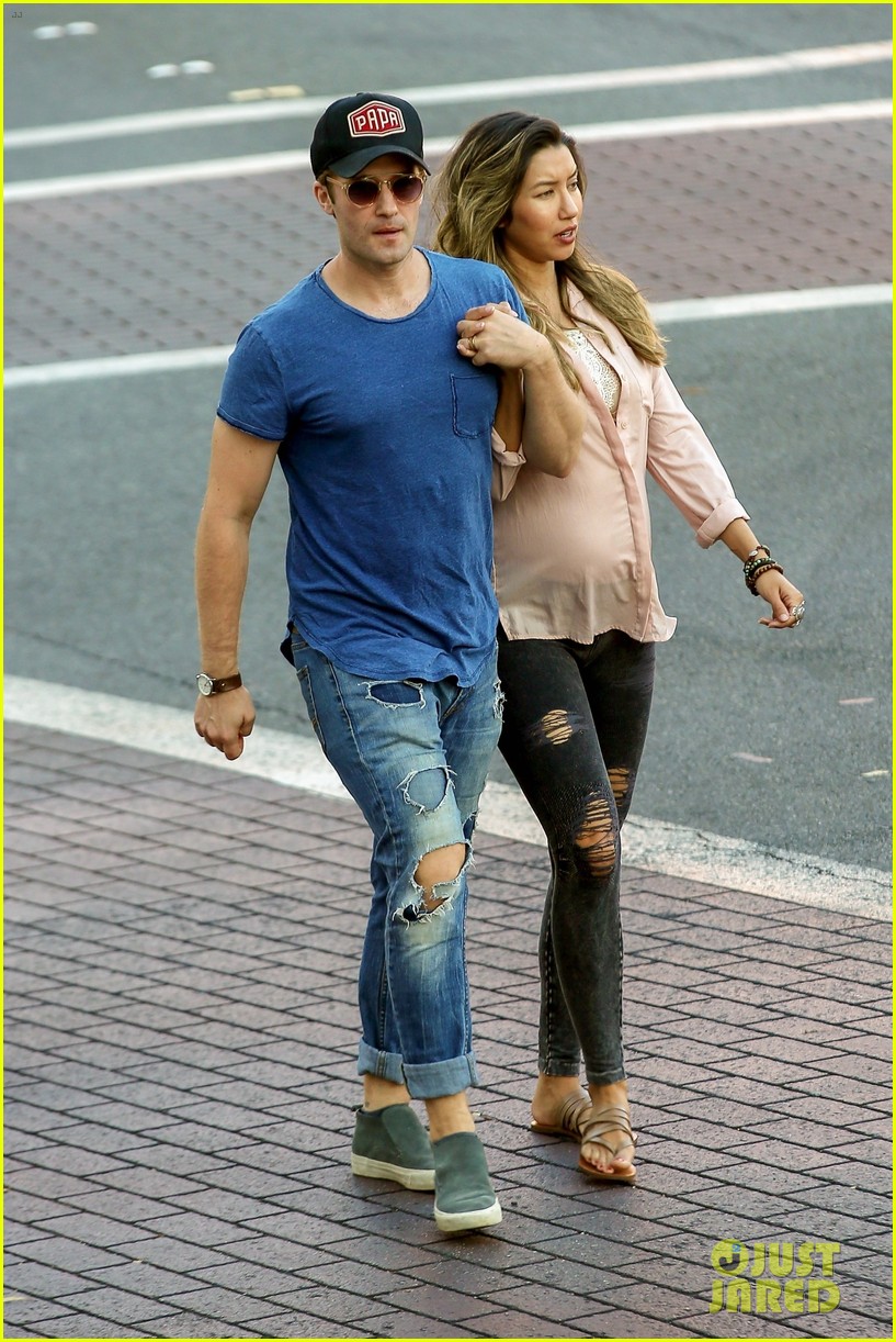 Matthew Morrison Steps Out with Pregnant Wife Renee After Rescheduling ...