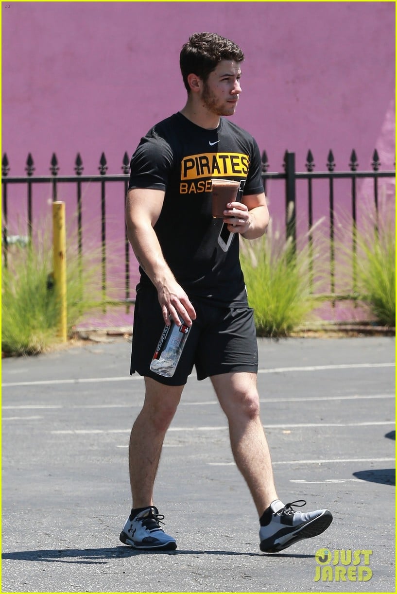 Nick Jonas Shows Off His Muscles After Hitting the Gym: Photo 3940271 ...