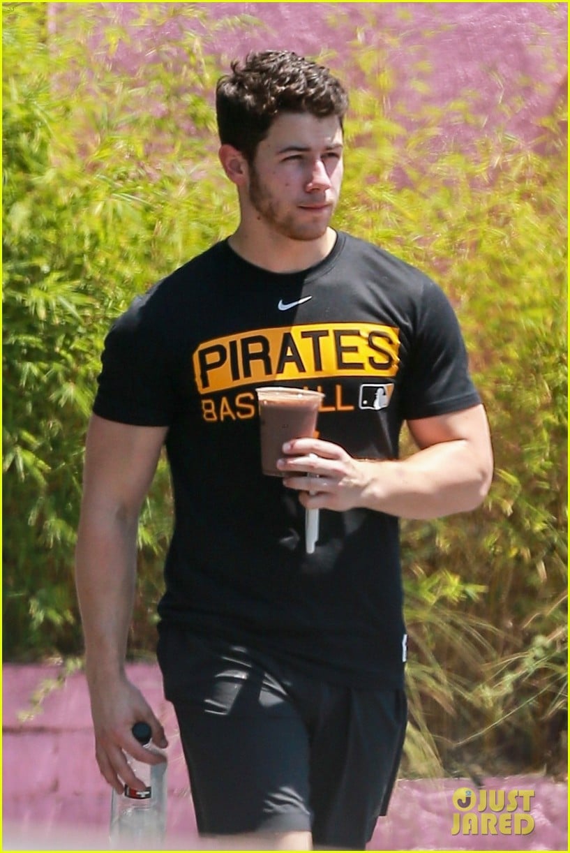 Nick Jonas Shows Off His Muscles After Hitting the Gym: Photo 3940272 ...