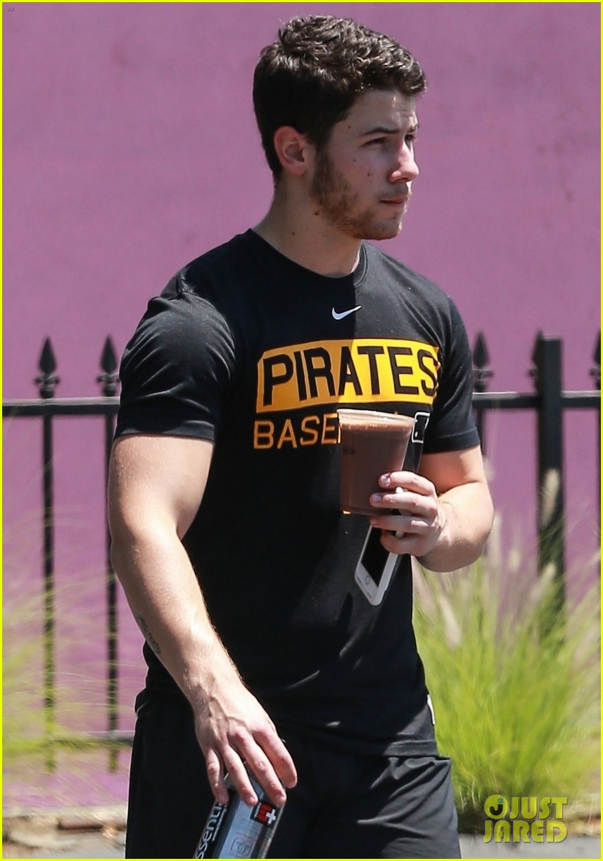 Nick Jonas Shows Off His Muscles After Hitting the Gym: Photo 3940273 ...