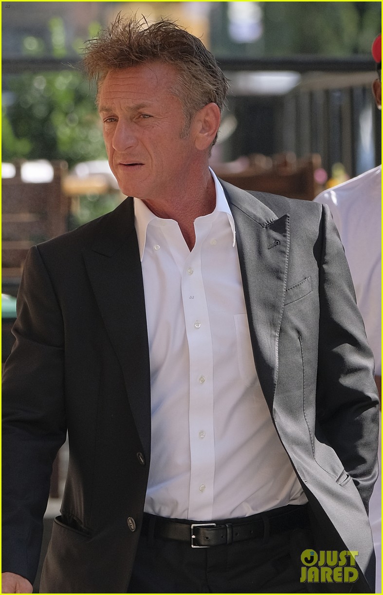 Sean Penn Suits Up For A Day Out In New York City Photo 3944964 Sean 