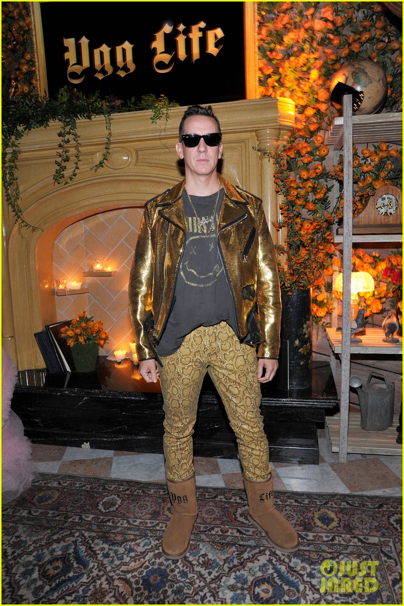 Katy Perry Celebrates Big Night with Calvin Harris & Jared Leto at VMAs ...