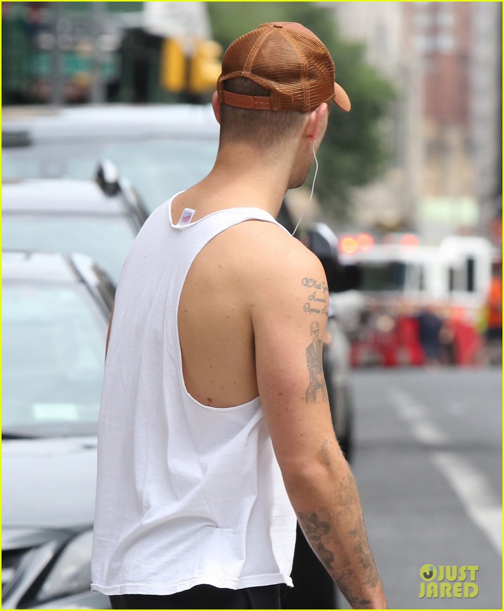 Alex Pettyfer Leaves the Gym Baring His Biceps in a Tank Top: Photo ...