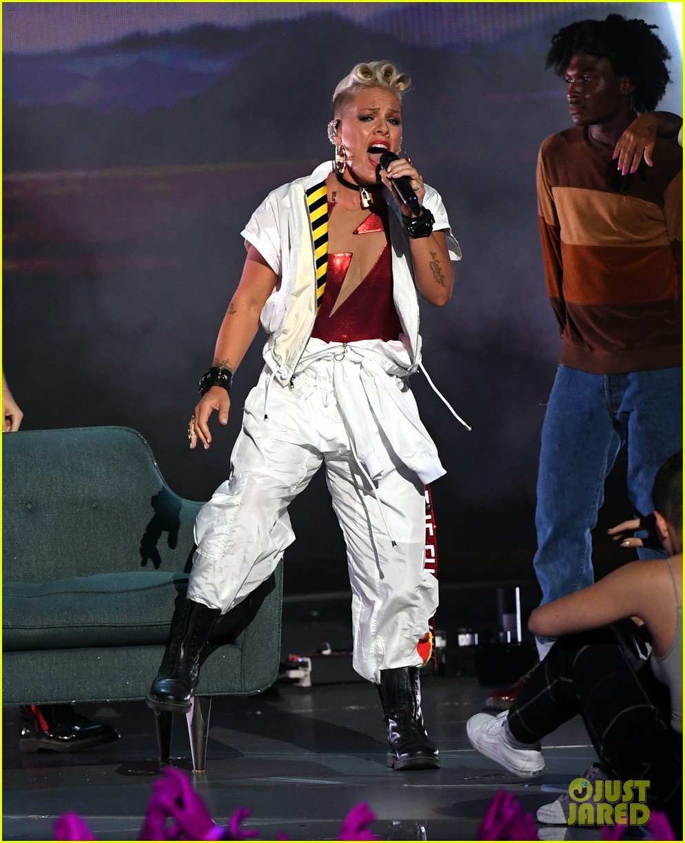 Pink Performs Her Greatest Hits at MTV VMAs 2017 - Watch Now!: Photo ...
