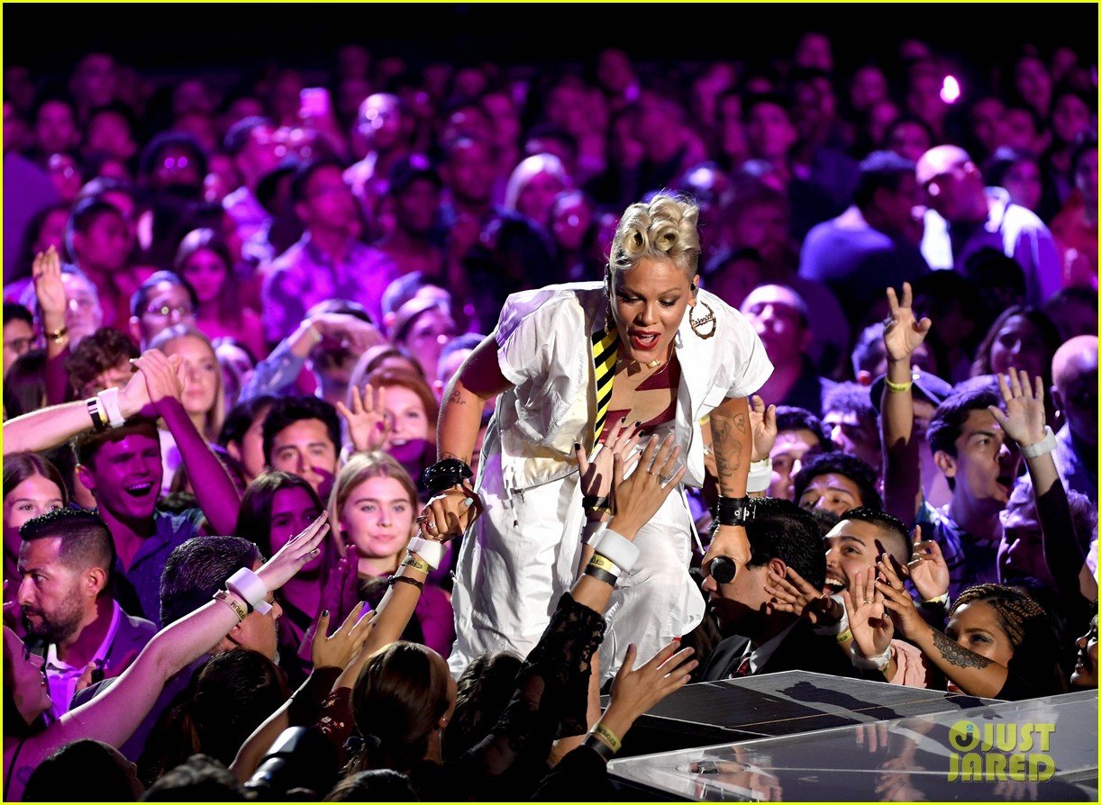 Pink Performs Her Greatest Hits at MTV VMAs 2017 - Watch Now!: Photo ...