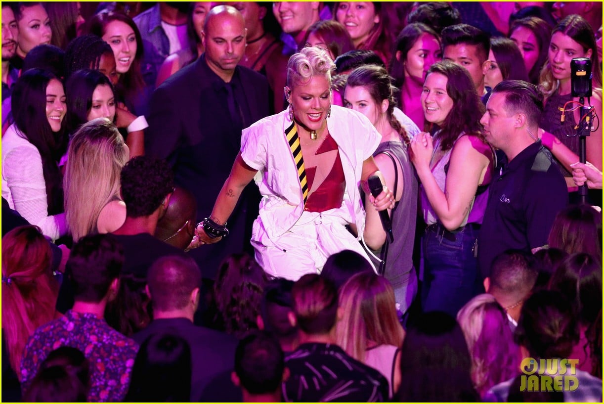 Pink Performs Her Greatest Hits at MTV VMAs 2017 - Watch Now!: Photo ...