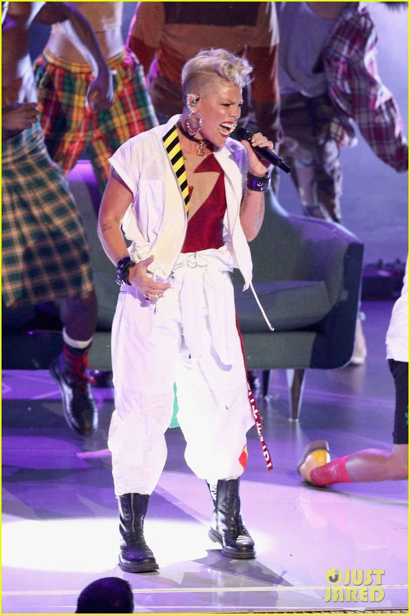 Pink Performs Her Greatest Hits at MTV VMAs 2017 - Watch Now!: Photo ...