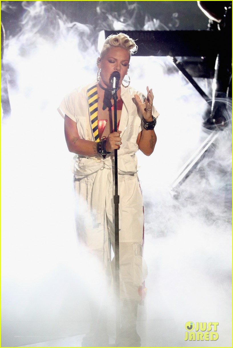 Pink Performs Her Greatest Hits at MTV VMAs 2017 - Watch Now!: Photo ...