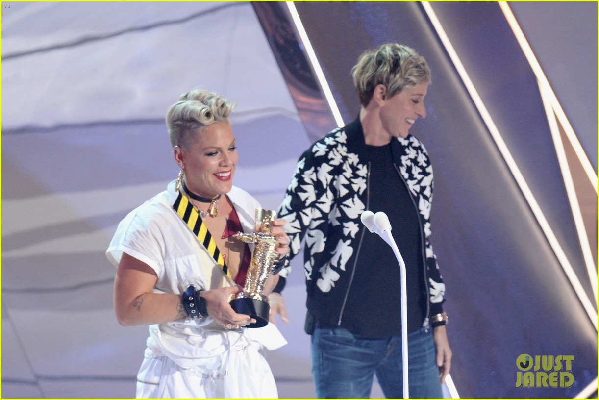 Pink Performs Her Greatest Hits at MTV VMAs 2017 - Watch Now!: Photo ...