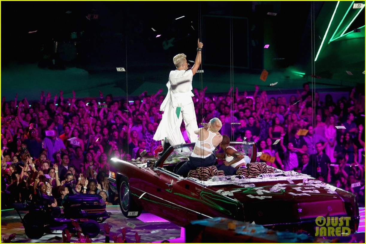 Pink Performs Her Greatest Hits at MTV VMAs 2017 - Watch Now!: Photo ...