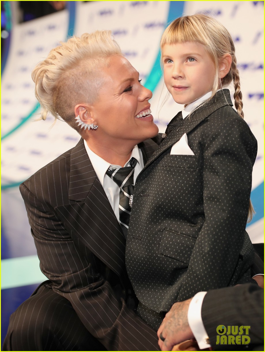 Pink's Video Vanguard Speech at MTV VMAs 2017 Is So Touching ...