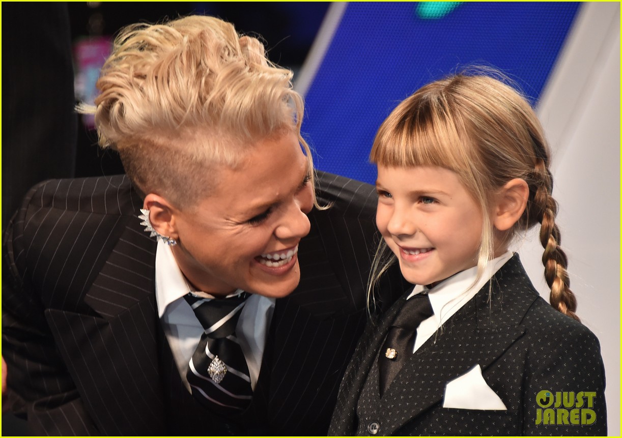 Pink's Video Vanguard Speech at MTV VMAs 2017 Is So Touching ...