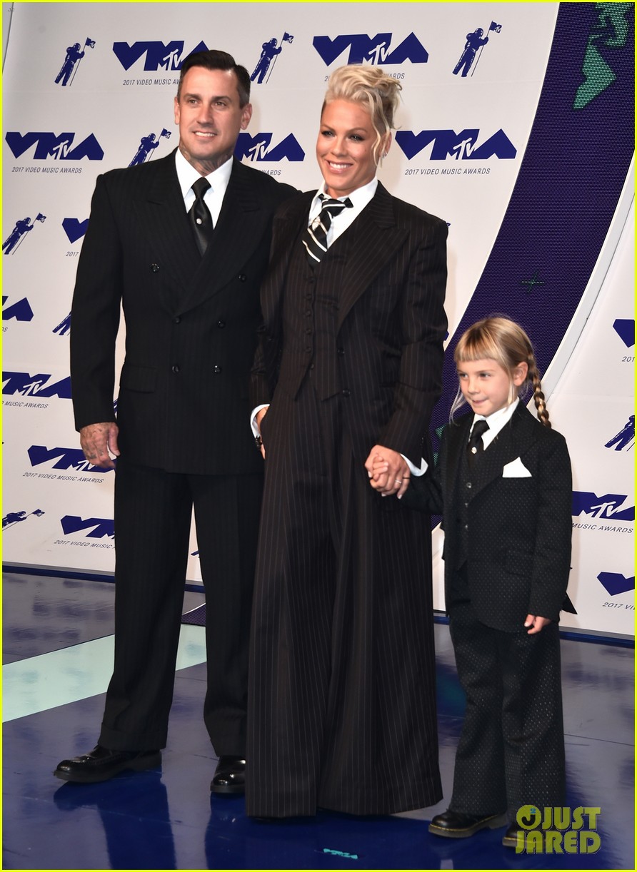 Pink's Video Vanguard Speech at MTV VMAs 2017 Is So Touching ...