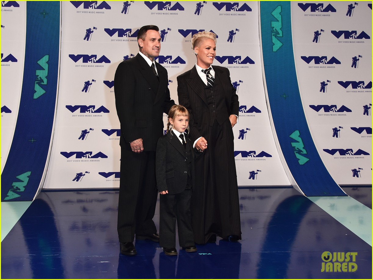 Pink's Video Vanguard Speech at MTV VMAs 2017 Is So Touching ...