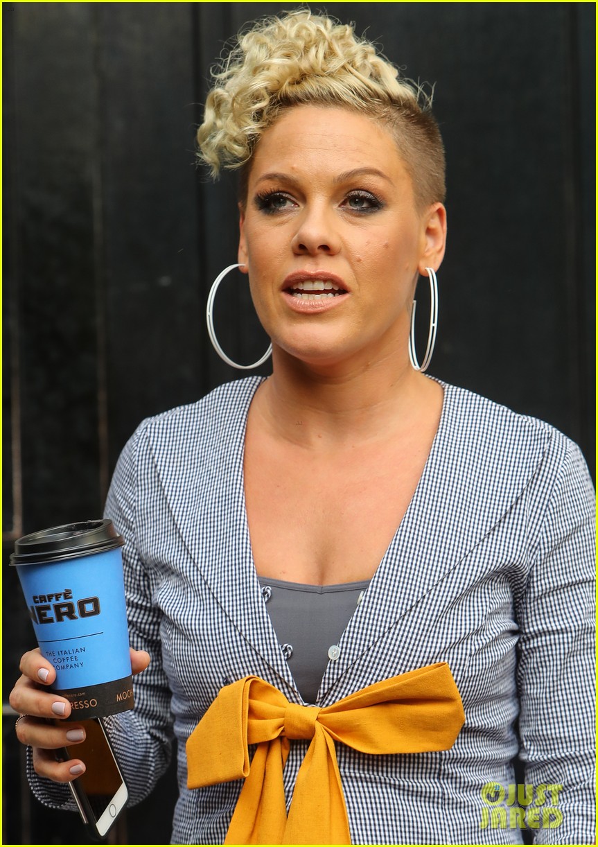 Pink Gives Update on Christina Aguilera Feud: Photo 3942576 | Christina ...