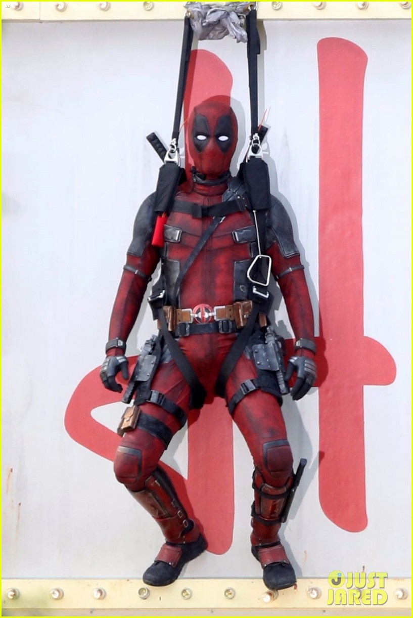 'Deadpool' Films Stunt for Sequel, Hangs From a Parachute!: Photo ...