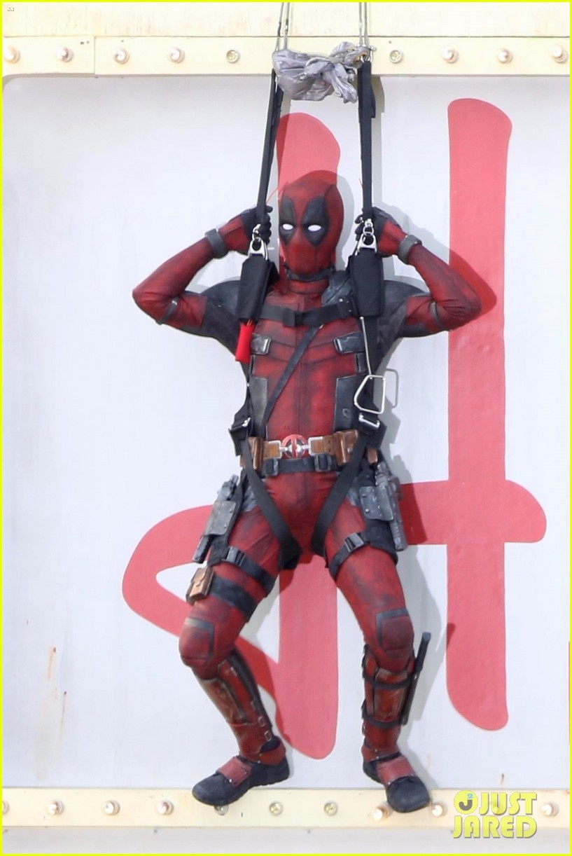'Deadpool' Films Stunt for Sequel, Hangs From a Parachute!: Photo ...