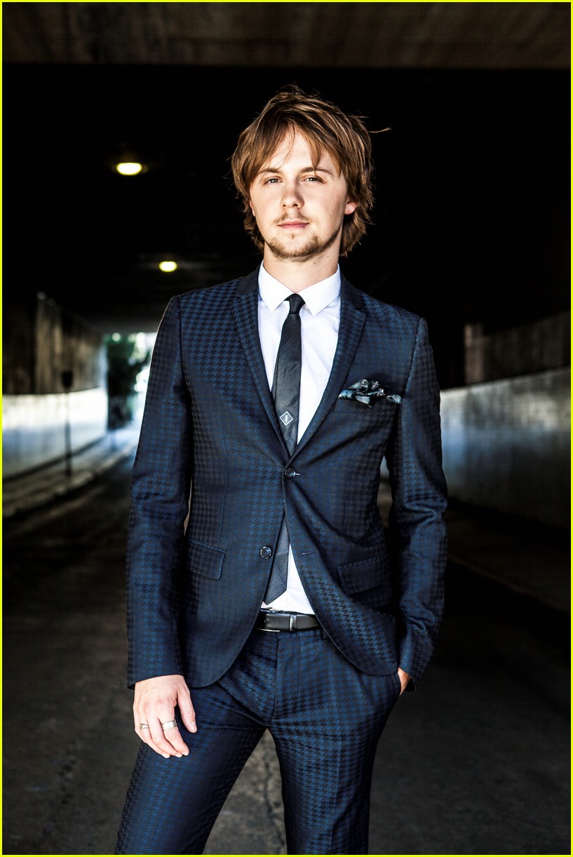 Get to Know R5's Ellington Ratliff with These 10 Fun Facts! (Exclusive ...