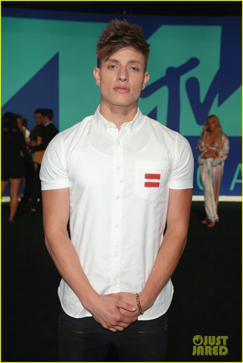 Matt Rife Preaches Message of Equality at MTV VMAs 2017: Photo 3946438 ...