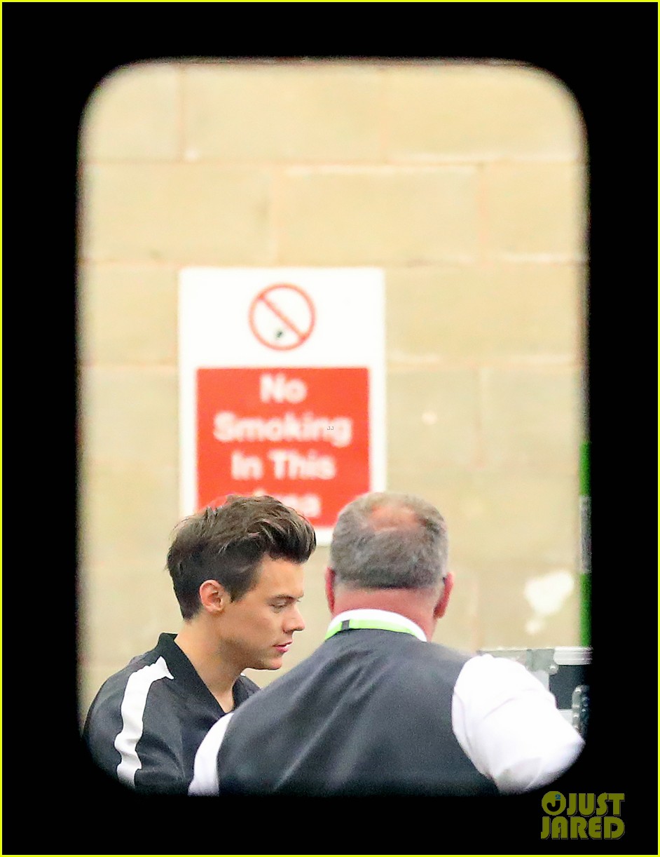 Harry Styles Shares Intimate Live Studio Video For Two Ghosts Watch