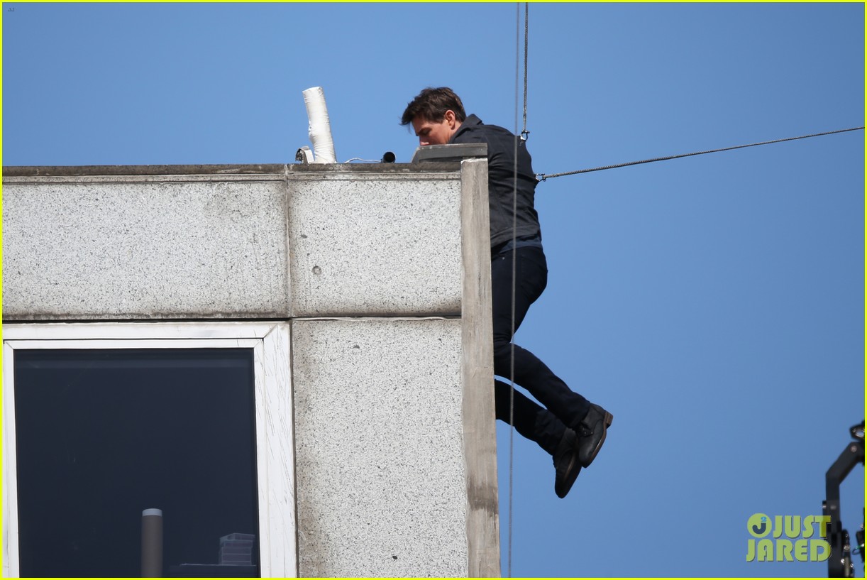 Tom Cruise Possibly Injured in 'Mission: Impossible 6' Stunt: Photo 3941215 | Tom Cruise ...
