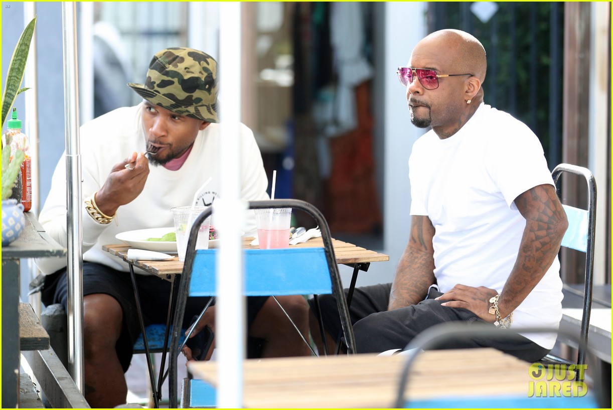 Usher Steps Out for Lowkey Lunch in WeHo: Photo 3941554 | Usher Photos ...