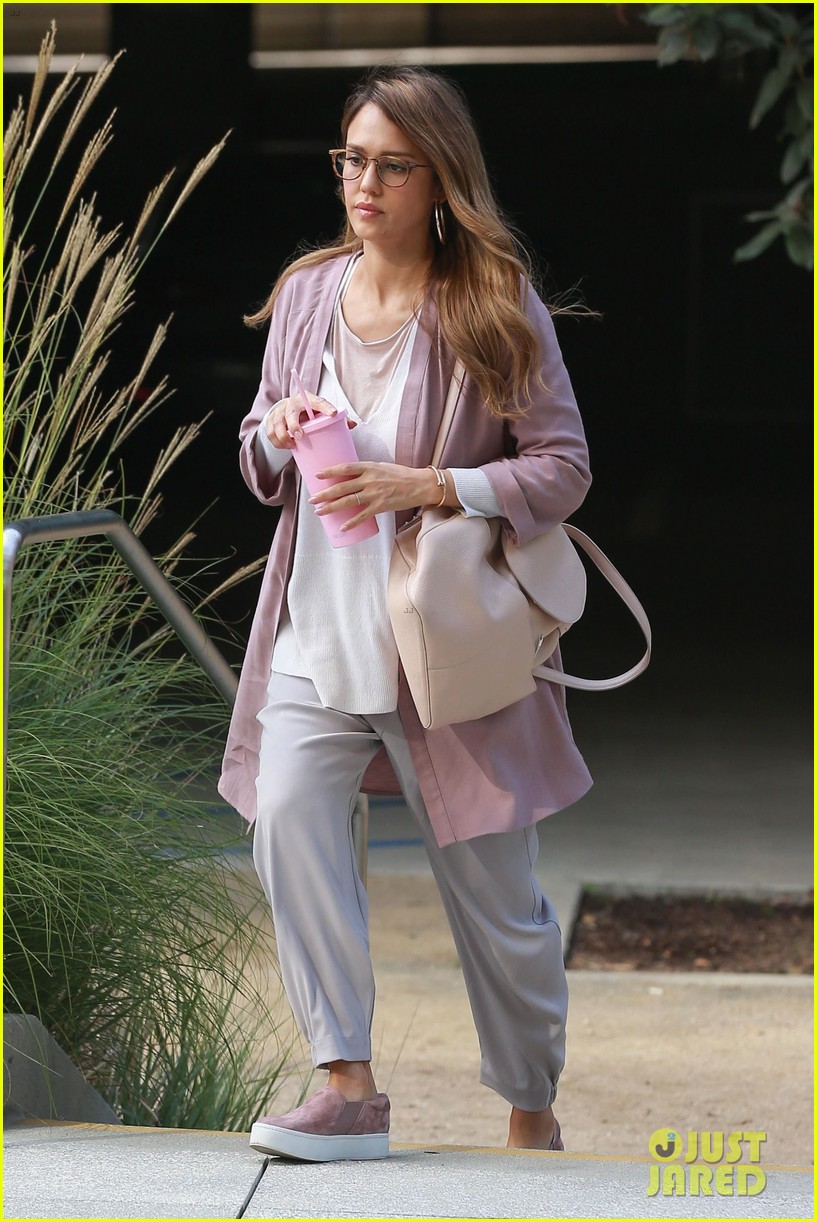 Jessica Alba Looks Pretty in Pink for a Day at the Office: Photo ...