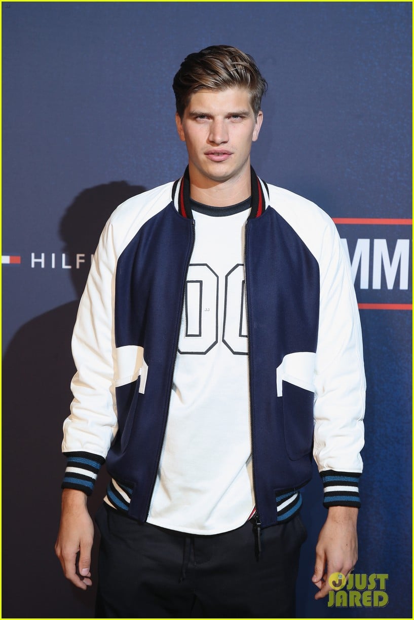 Brandon Thomas Lee & Pyper America Smith Couple Up at Tommy Hilfiger's ...